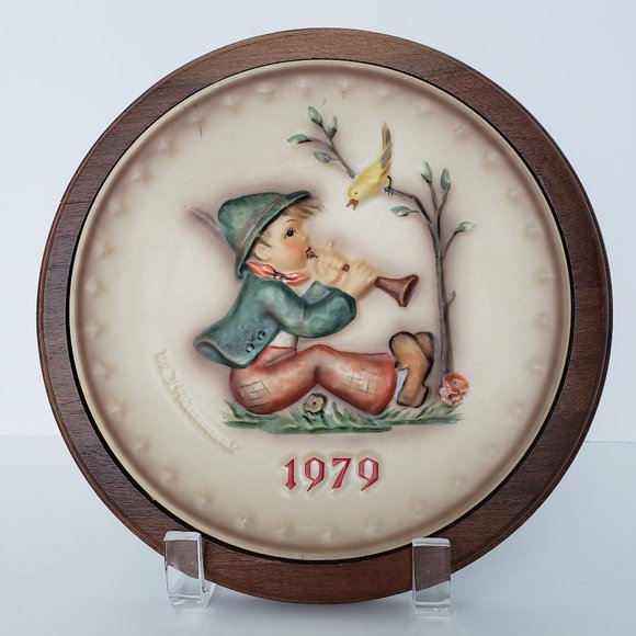 Goebel | Accents | Vintage Wood Mounted Mj Hummel 979 Annual Plate ...
